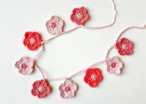 Comment crocheter des fleurs ? le tuto facile de la fleur en crochet