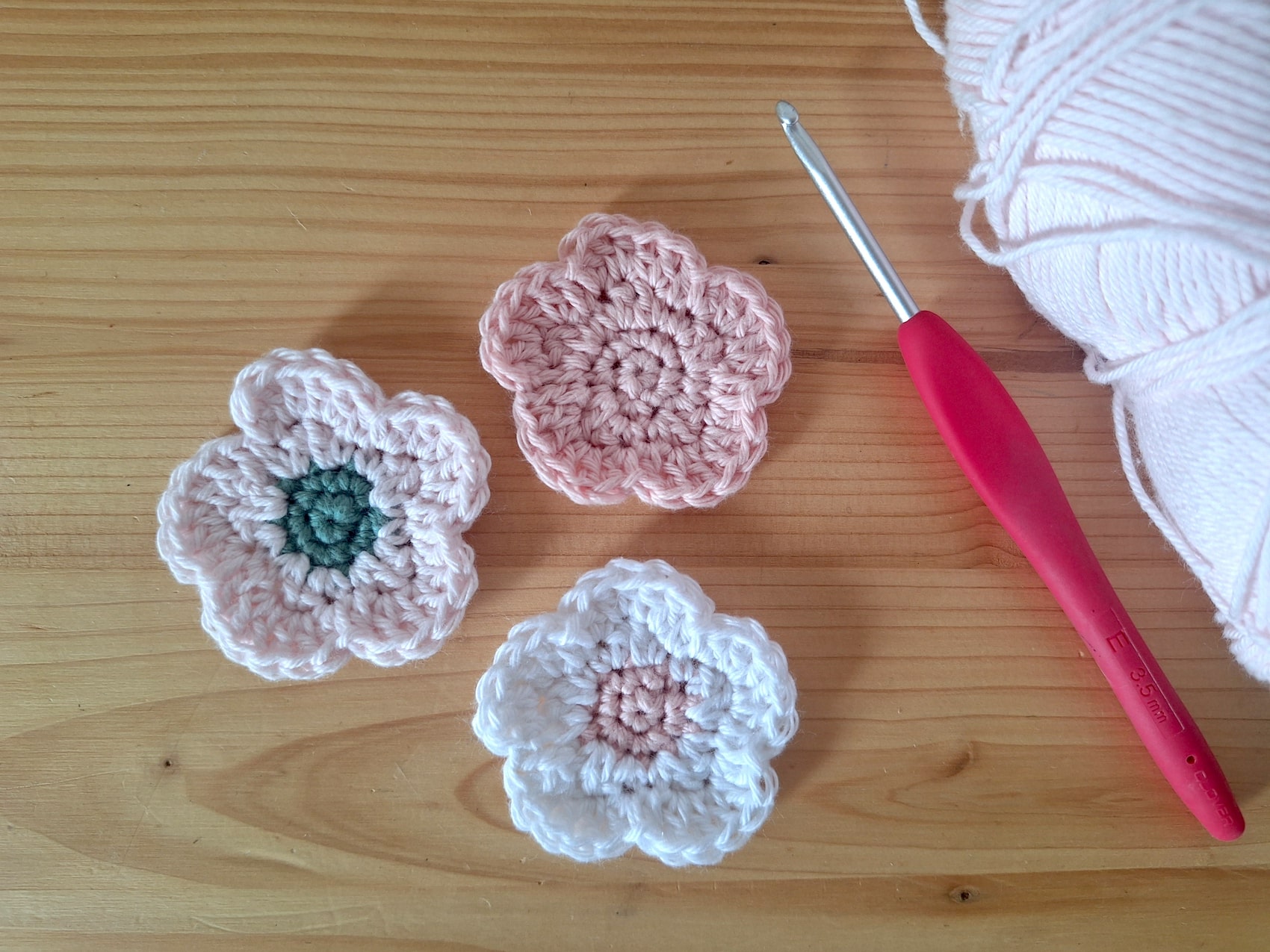 Comment crocheter des fleurs ? le tuto facile de la fleur en crochet Comment crocheter des fleurs ? le tuto facile de la fleur en crochet