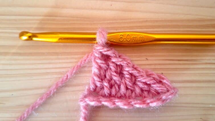 Qu'est-ce que la maille « edc » ou « bride allongée »au crochet