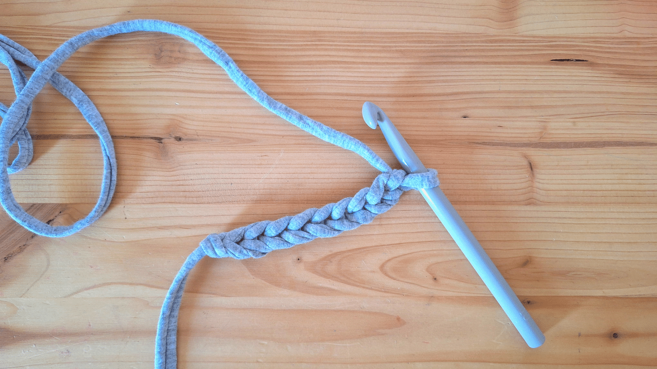 Les points de base du crochet : explications simples en vidéo
